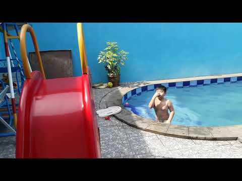 Renang di rumah mami