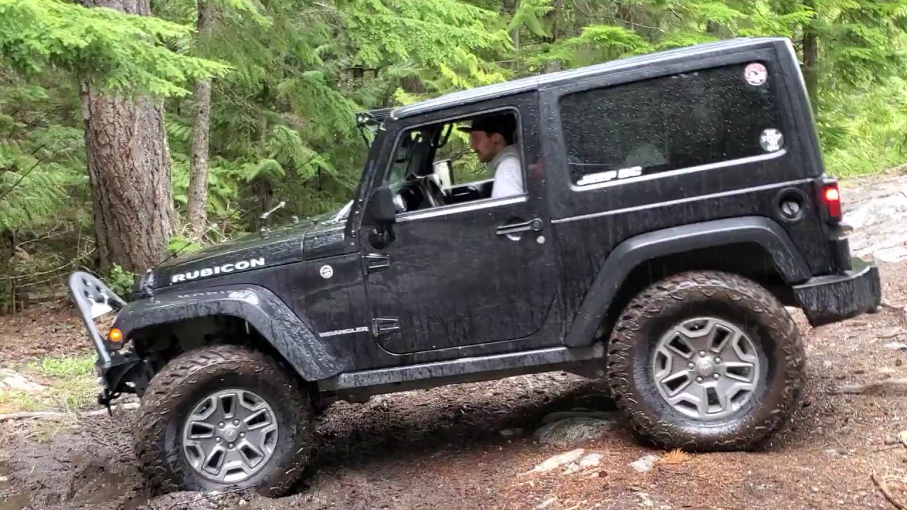 Toyota Land cruiser lc70 vs Jeep Rubicon lol - YouTube