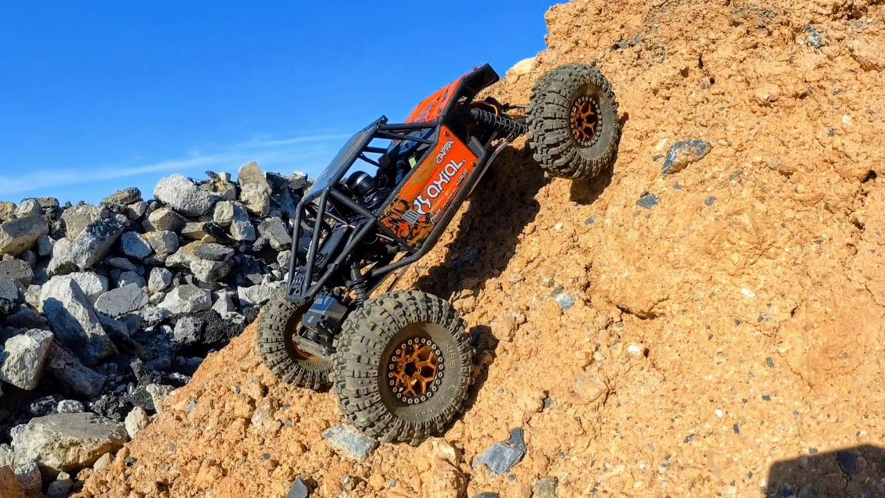 Axial Capra. Stretched and lowered. Back at the Gnarly gravel pit ...
