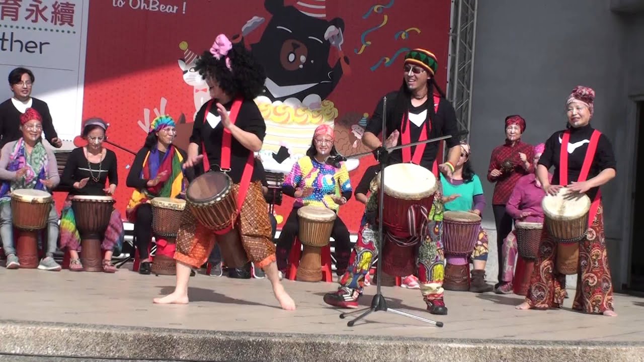 中山社大_叭哩叭哩非洲鼓樂團演奏Moribayassa - YouTube