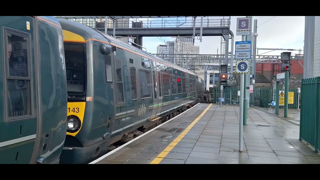 Cardiff Central Railway Station 387153/387143 GWR arrive at P3 om LATE ...