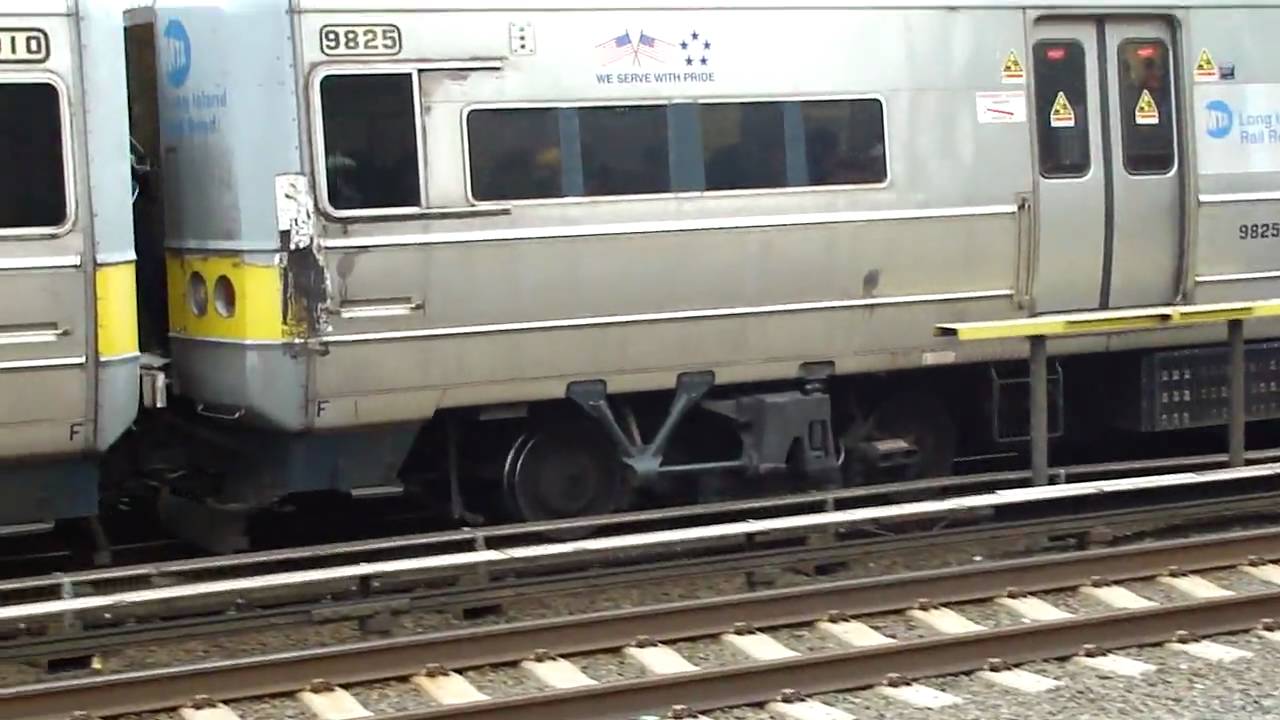 LIRR M3 leaves woodside with a M7 and M3 comming in - YouTube