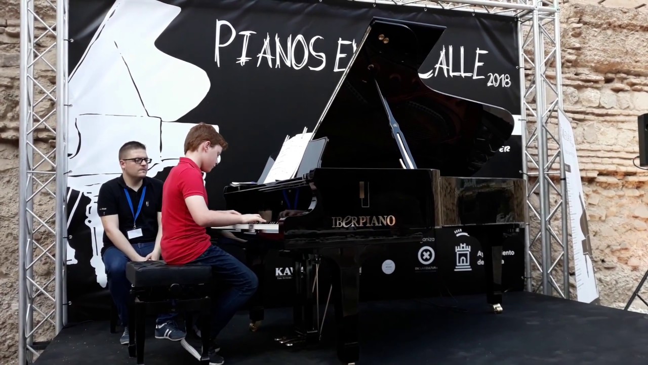 Mario Lorente en Pianos en la Calle 2018 - YouTube