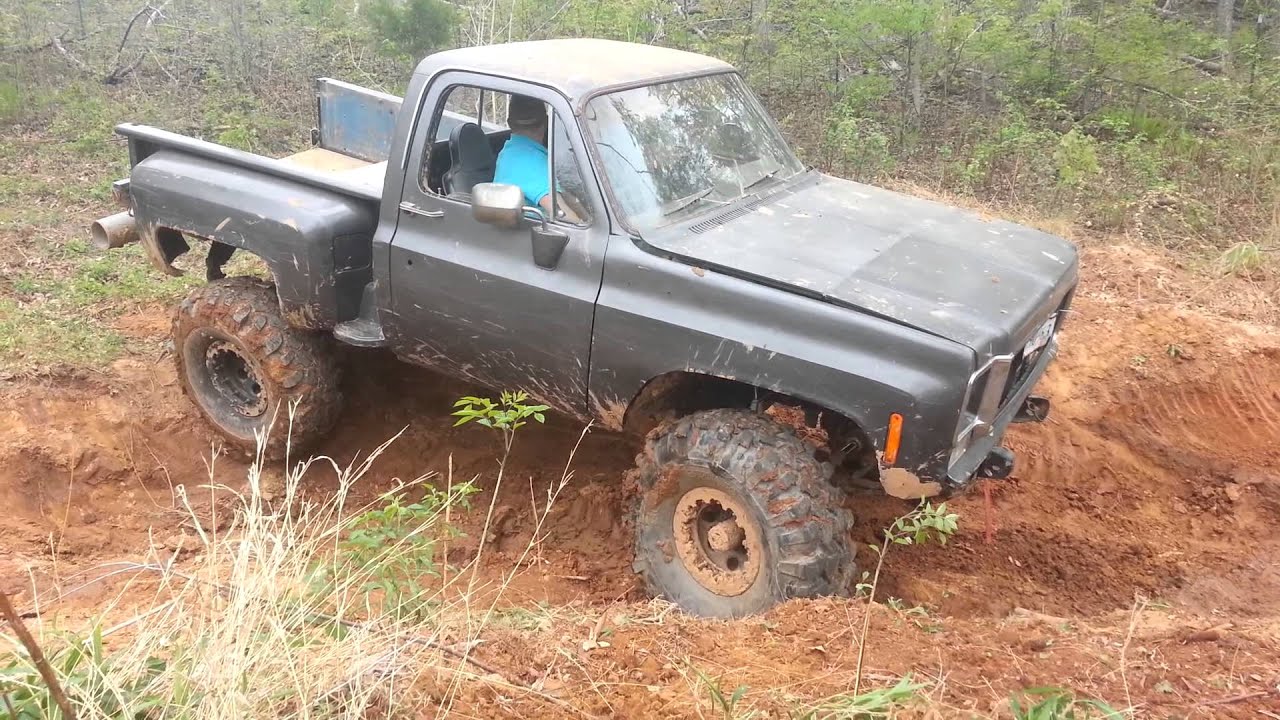 78 lifted chevy crawling - YouTube
