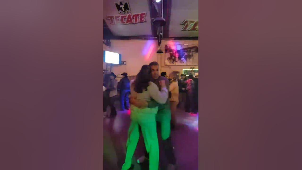 Venga vamos a bailar la fiesta norteña con los primos - YouTube