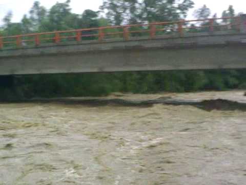 mainero tamaulipas puente, huracan alex.mp4 - YouTube