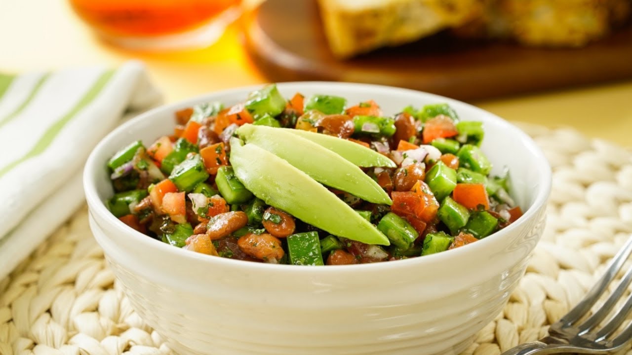 Ensalada de nopal con frijoles - YouTube