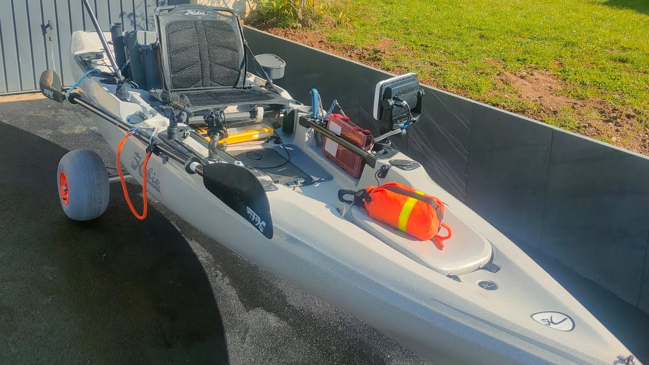 Comment je m'organise à bord de mon kayak pour la pêche en mer - YouTube