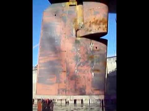How A Ship's Rudder Turns Direction (Demonstration On Land) - YouTube