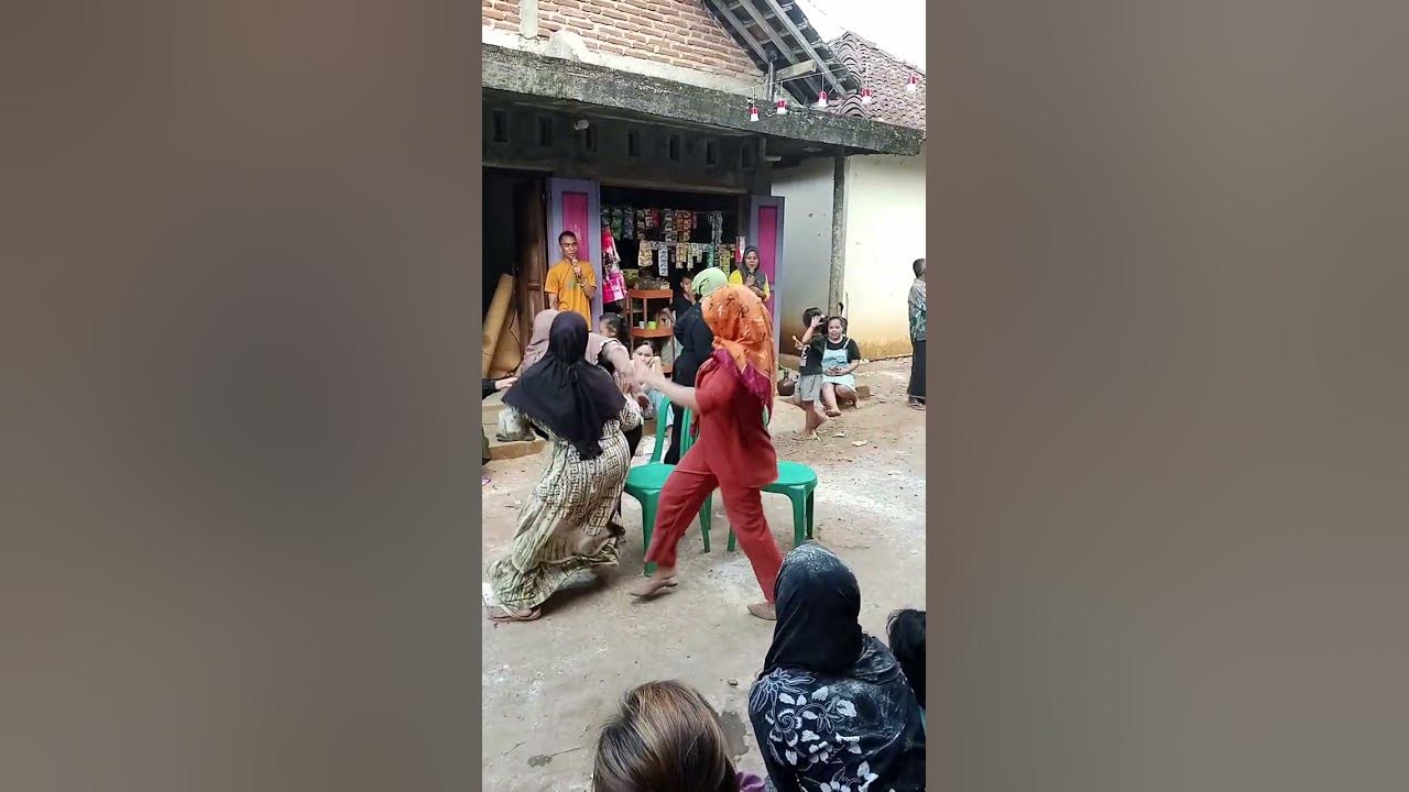 lomba joget rebutan kursi emak emak bikin ngakak - YouTube