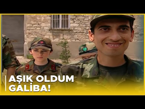 Emret Komutanım | Naci, Çiğdem'e Aşık Oluyor