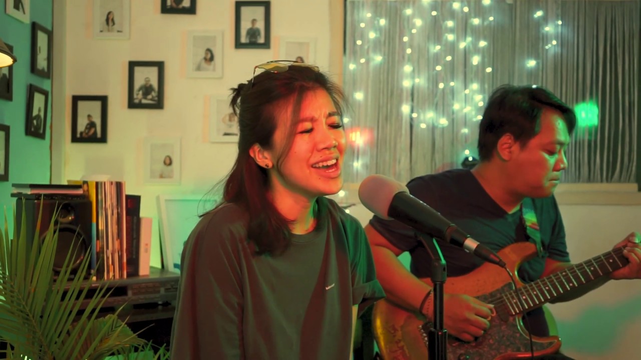 Agatha Suci - Siapa Dia (Live at Delta FM Jakarta) - YouTube