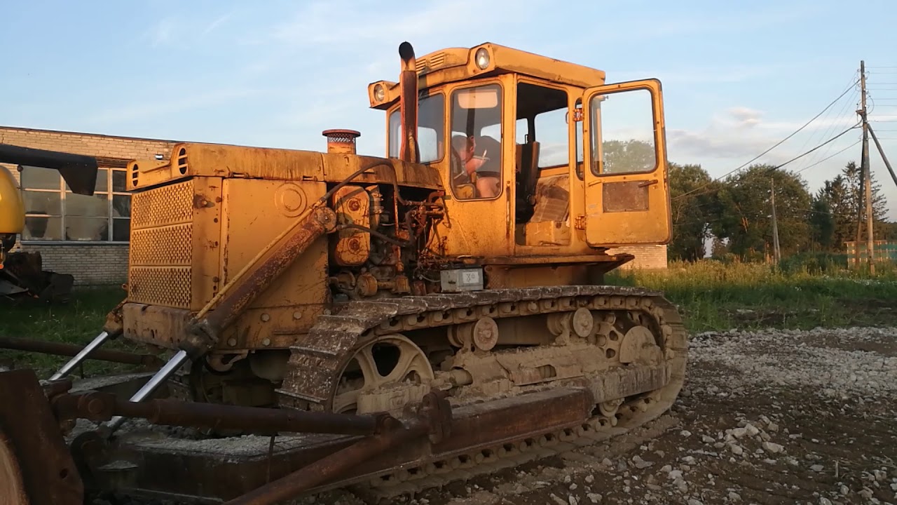 Starting russian buldozer T-130 - YouTube