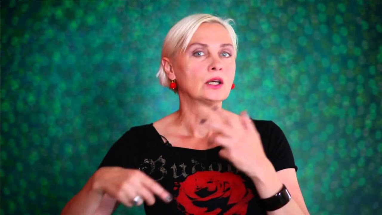 Meet The Artist: Anja Huwe - boesner.tv - YouTube