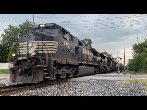 Beautiful P5 leader on NS 96Z heading westbound! - YouTube