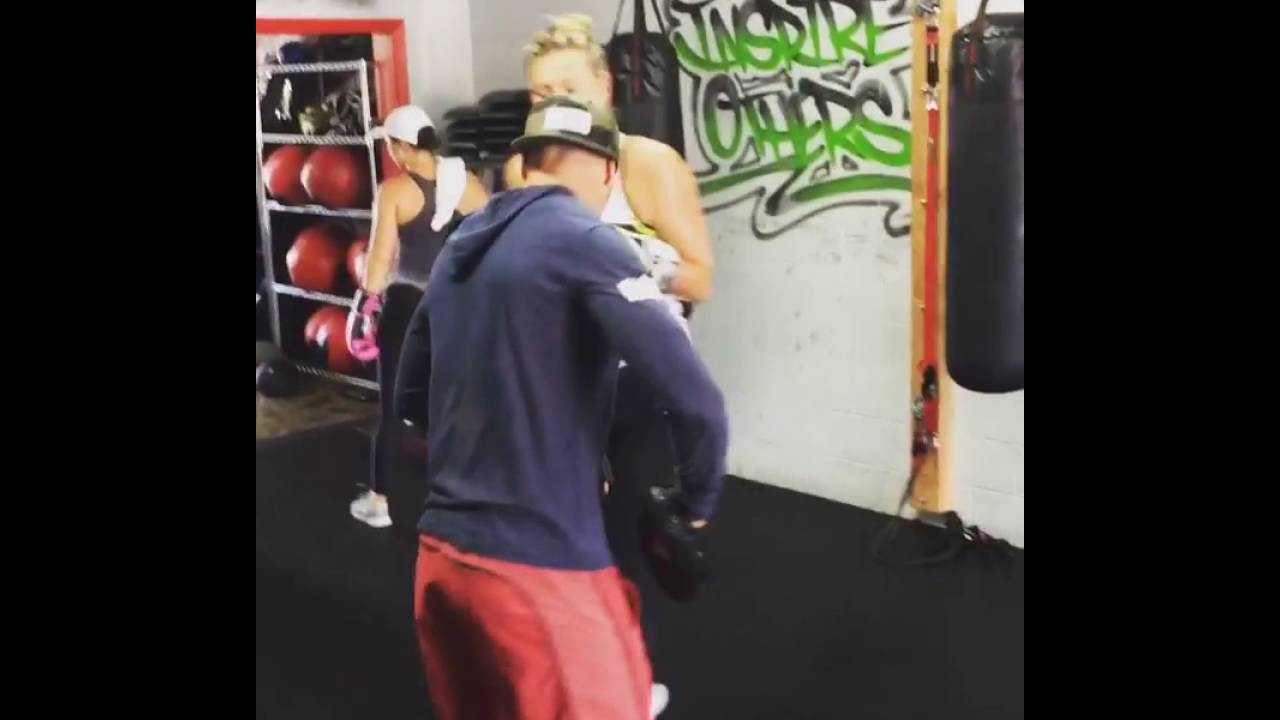 Maria Sharapova's having a boxing training - YouTube