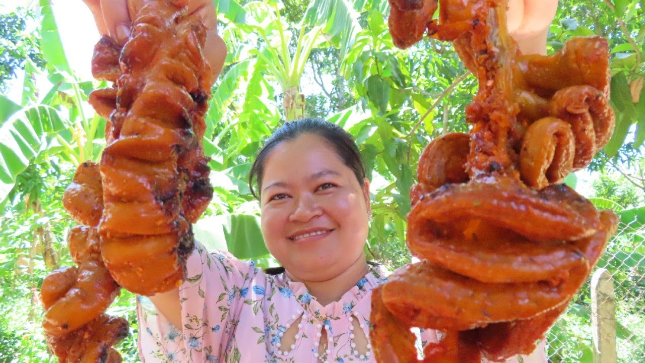 Grilled Pig intestine Recipe - Village Cooking - YouTube