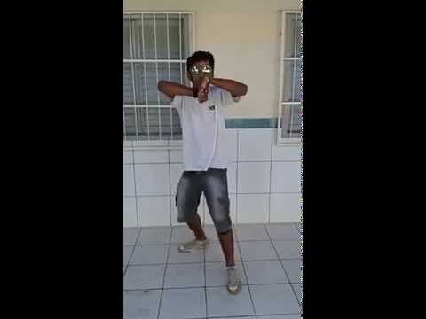 George dançando