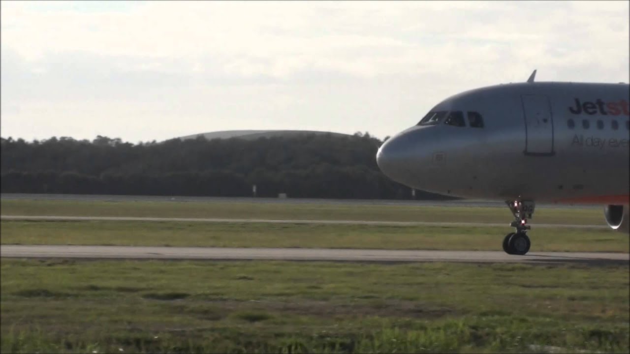Jetstar Airbus A320 | Takeoff RWY 19 | Brisbane Airport - YouTube