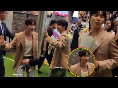 Lee Junho Arrived CGV with Im Yoona for his Concert, Singing I Love You ...