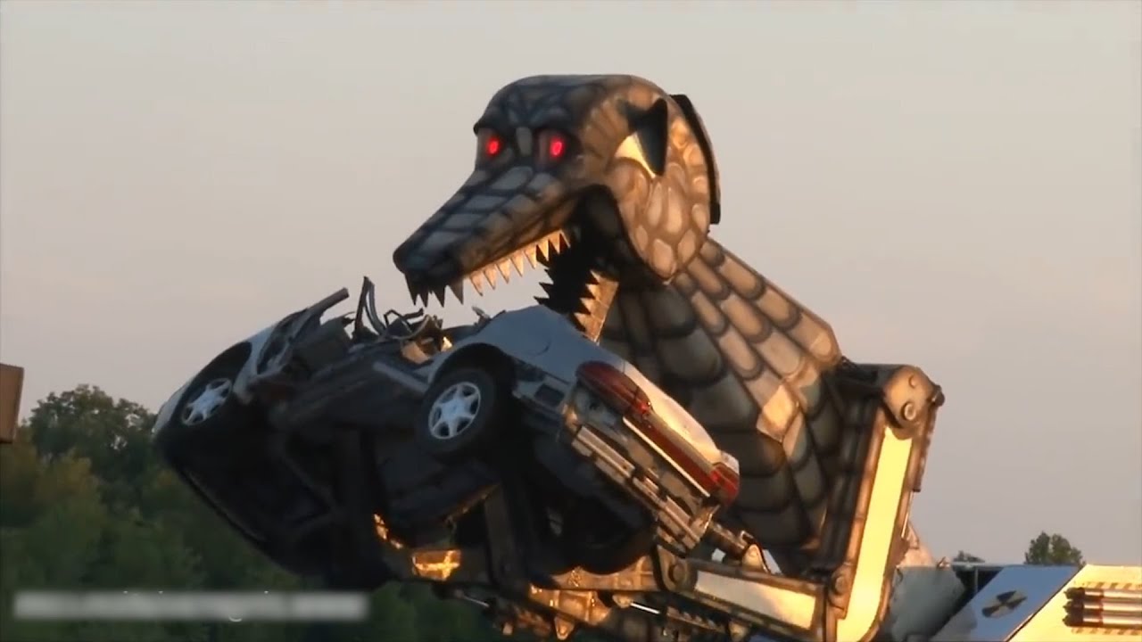 Metal recycling machine and amazing auto wrecker robot - Amazing ...