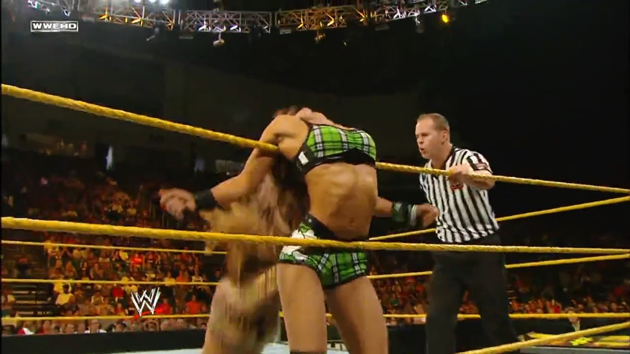 WWE NXT AJ vs Maxine,green outfit - YouTube