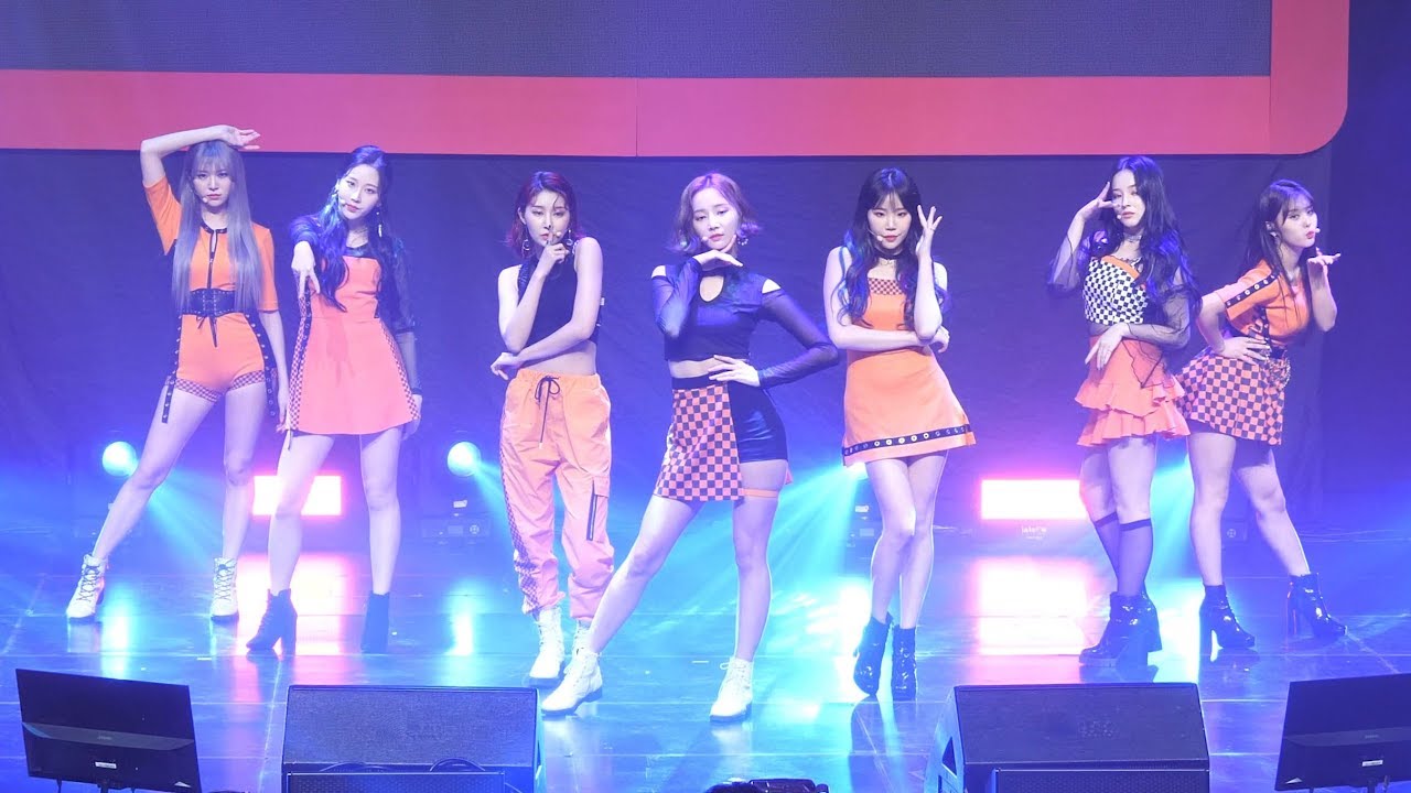 [4K] 190320 모모랜드 MOMOLAND 암 쏘 핫 I'M SO HOT @ Show Me Come back Showcase ...