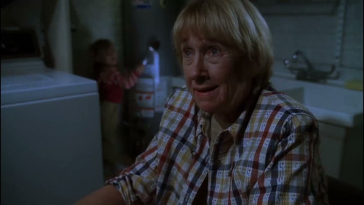 Scavo Family Shows Up To Karen's House - Desperate Housewives 4x09 ...