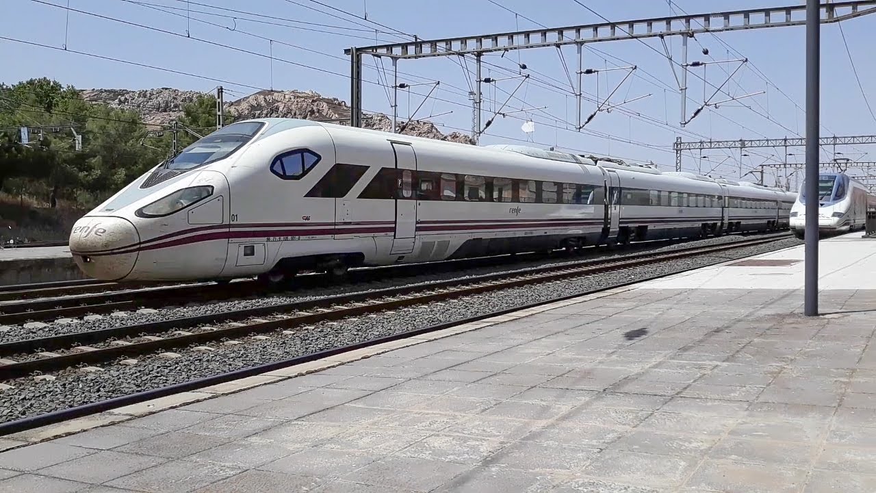 Renfe Oaris S105-001 de CAF en plenas pruebas pasando sin parar por ...