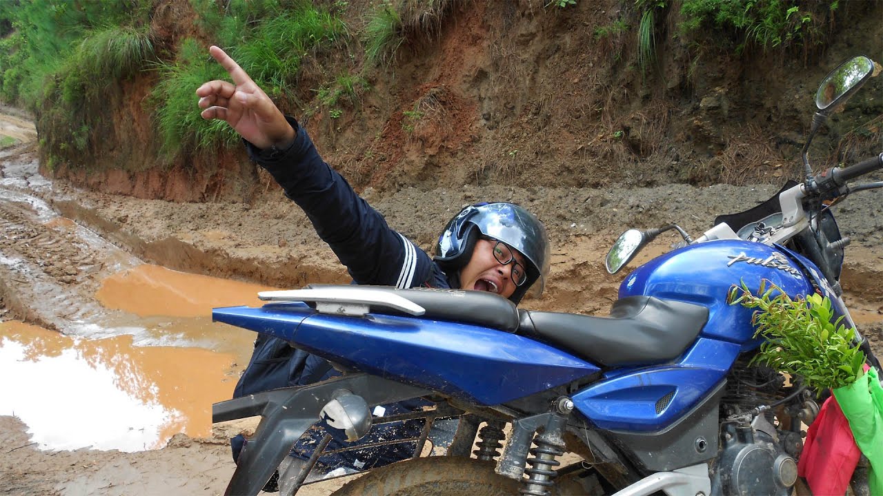 झन्डै मरियन हौ हजुर ! Driving Motorcycle in River And Slipper Road ...