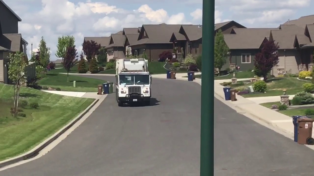 Garbage truck in Spokane wa - YouTube