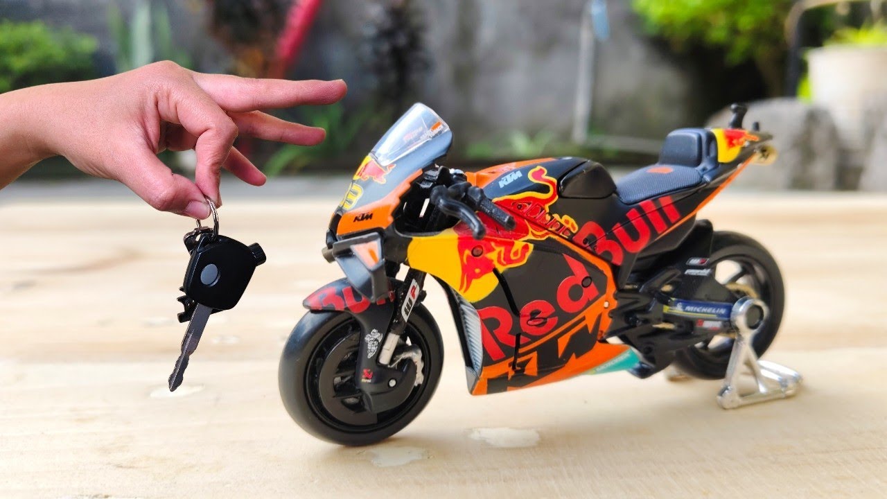 Unboxing of Scale Model KTM MotoGP | Diecast Motorcycles Collection | 1 ...
