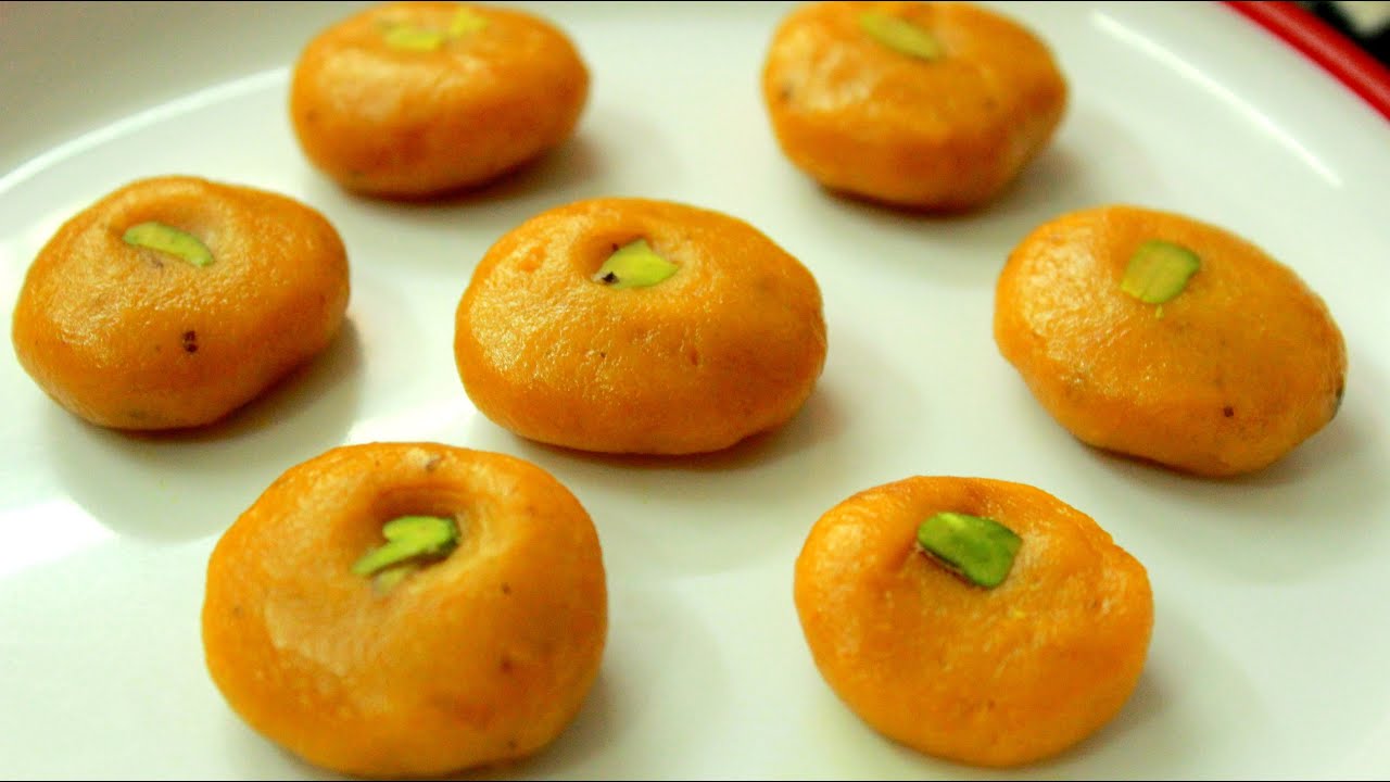 साखर ना वापरता तयार केलेले उत्तम चवीचे मावा आंबा पेढे | Mawa Mango Peda ...
