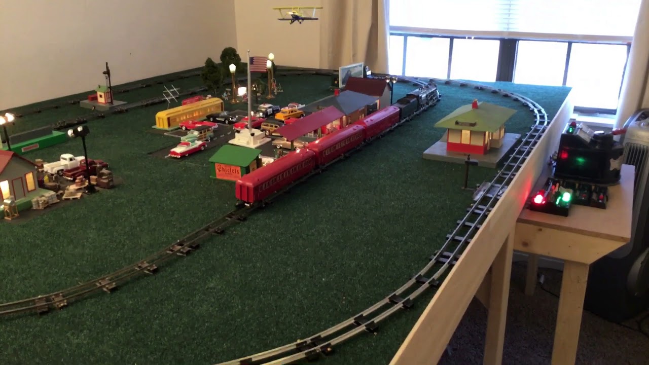 John’s American Flyer layout - YouTube