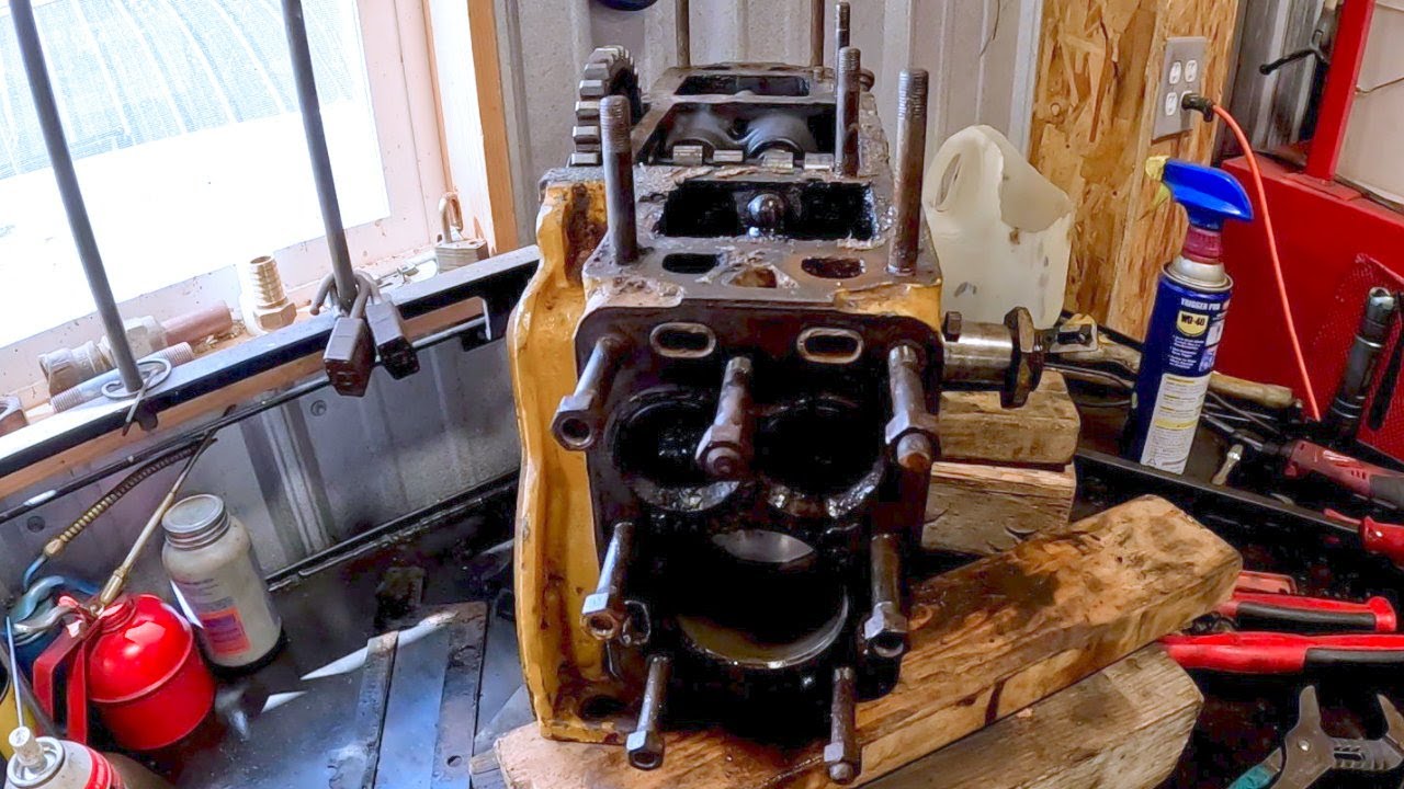 Pony motor (donkey start) disassembly 1939 Caterpillar D4 "Lil Lefty ...