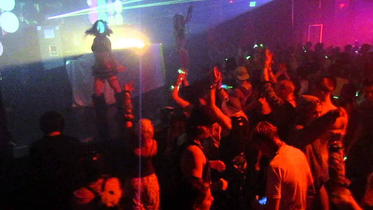 Gogo Dancing Live at Rave - YouTube