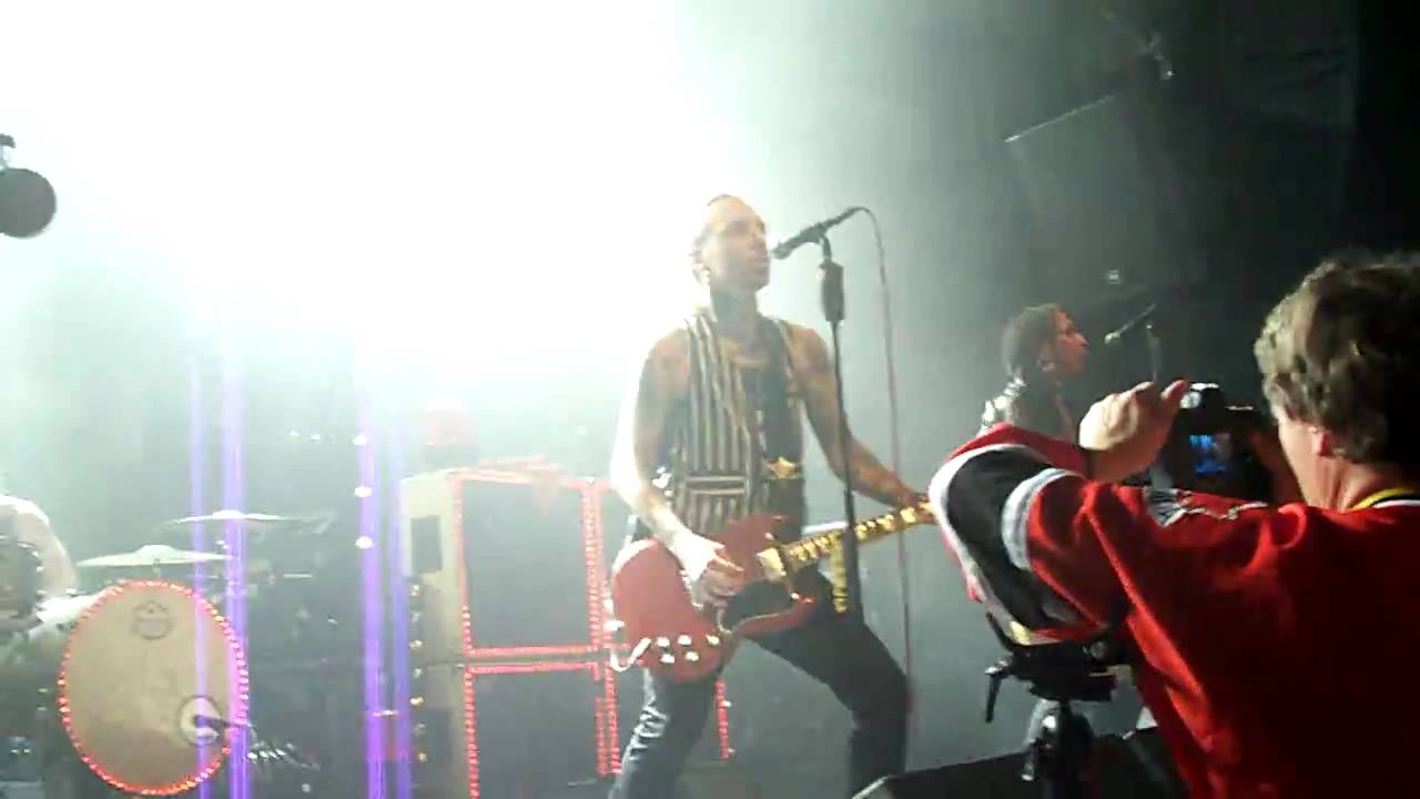 Backyard Babies - Babylon - Helsinki, 23.01.10 - YouTube