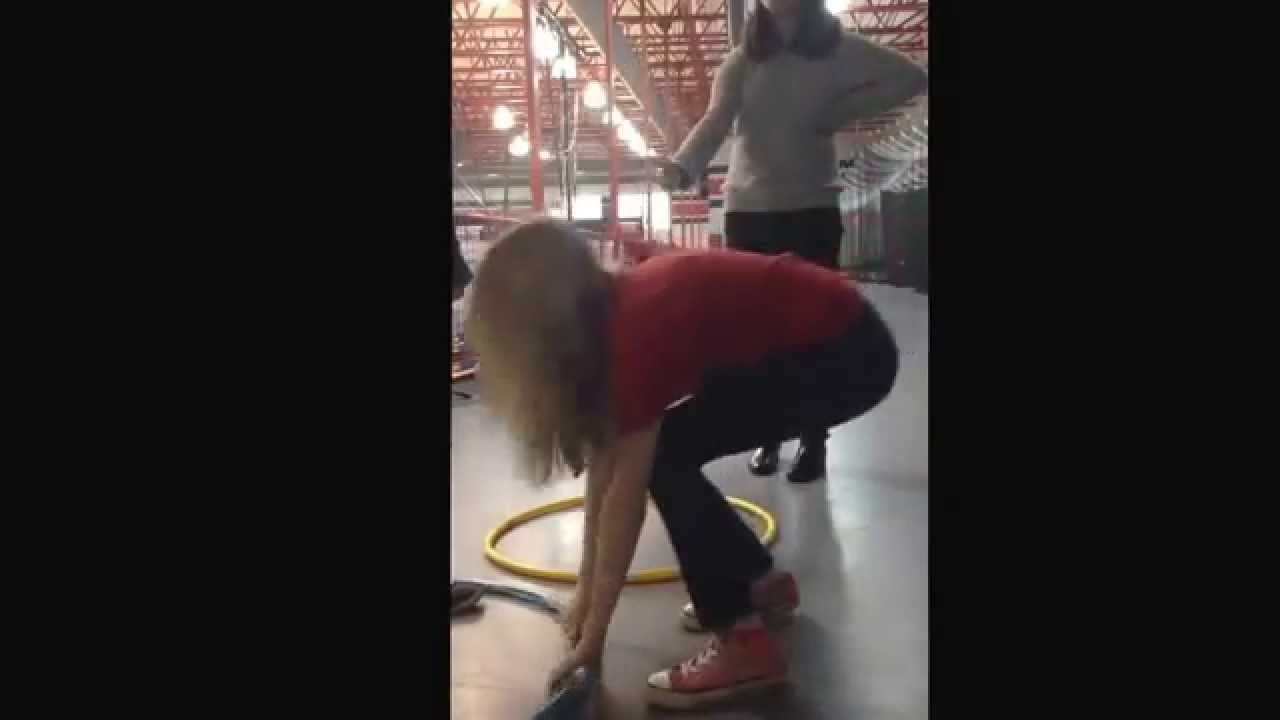 Hoola hooping - YouTube