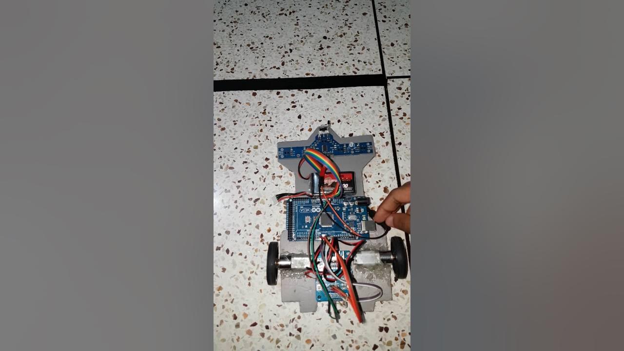 PID controlled Line Follower Robot - YouTube