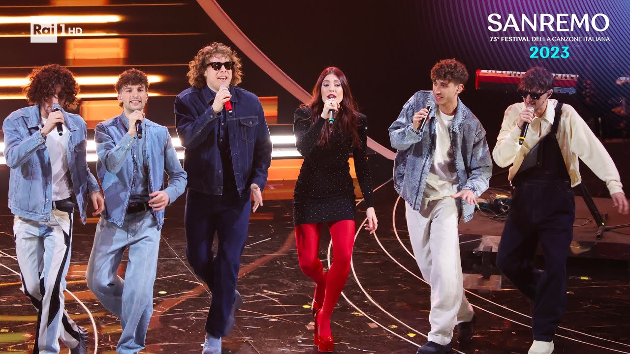 Sanremo 2023 - Colla Zio con Ditonellapiaga cantano 'Salirò' - YouTube