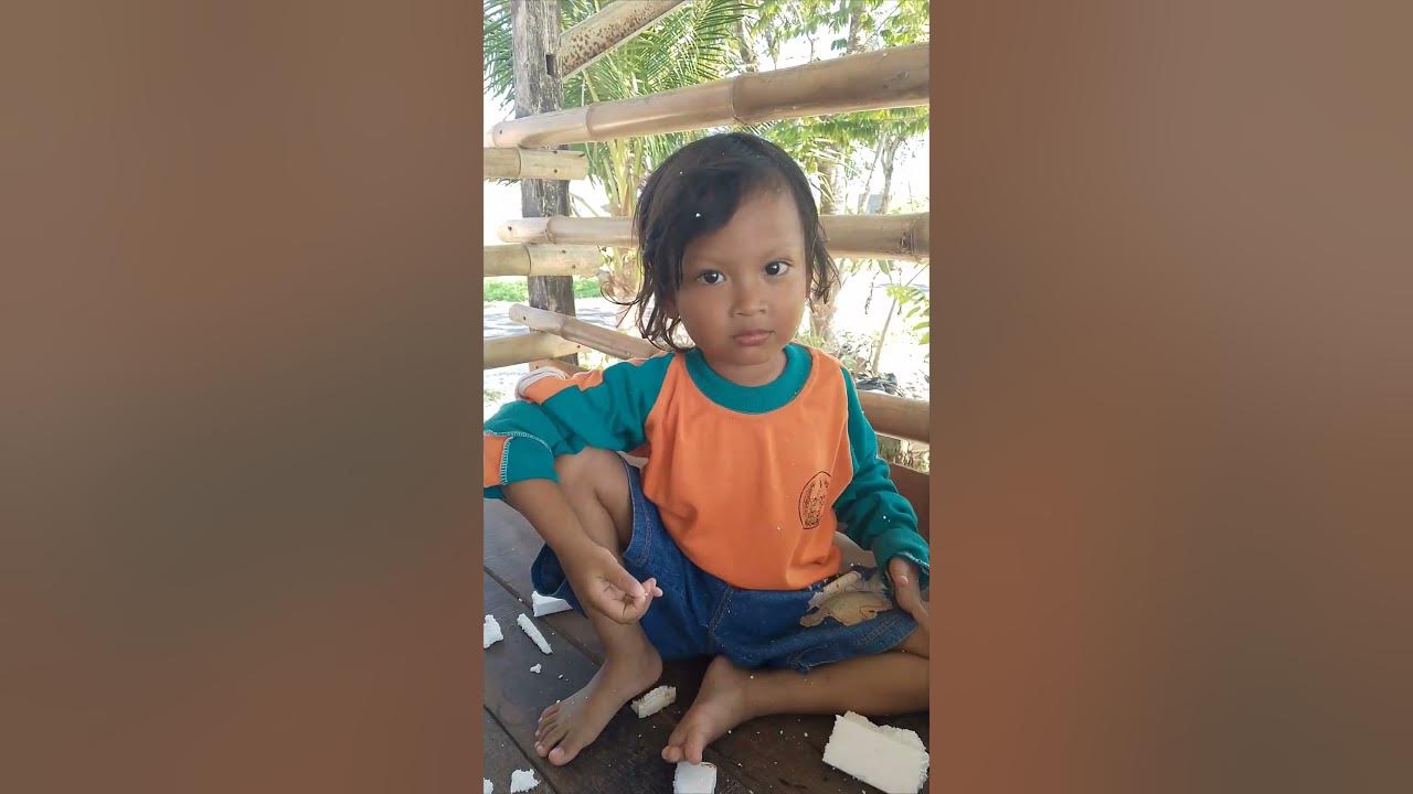 Duo Bocil + Mbak Lia Kamelintung sedang asyik ngopi sambil nunggu CuTor Cuci Motor MéWah Mépét ...