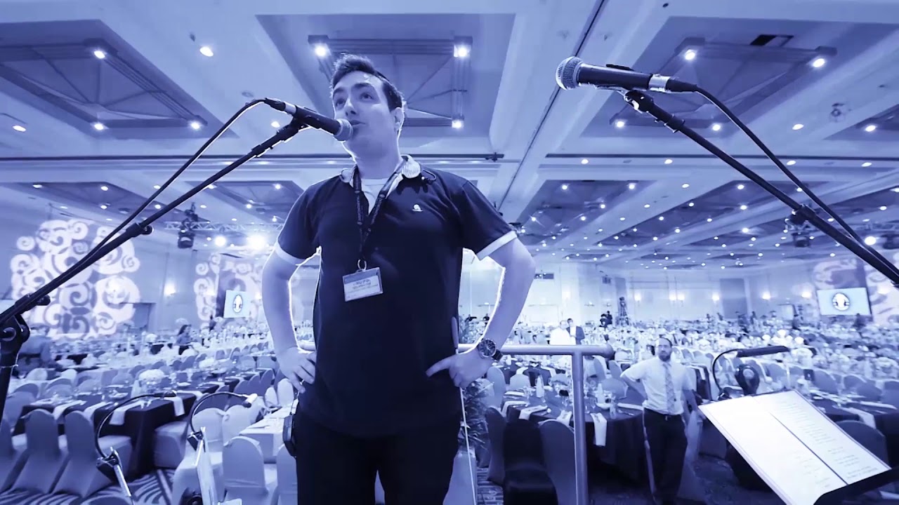 ארבעים נגנים ומנצח אחד - יואלי דיקמן | Forty Musicians And One ...