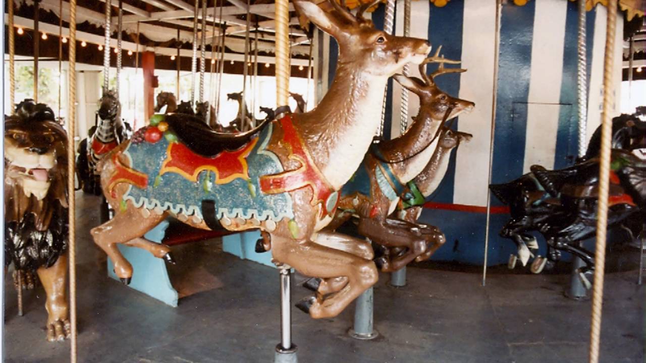 Quassy Lake Amusement Park Carousel - YouTube