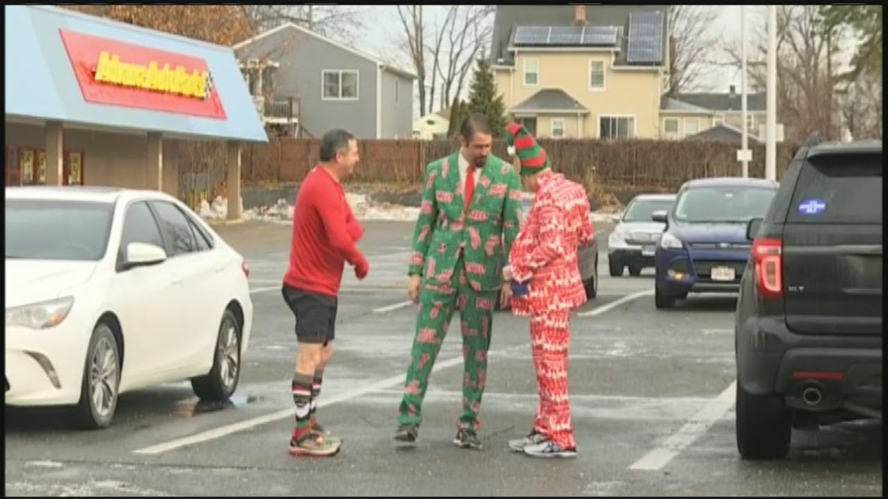 More than 100 runners participating in the annual Santa and Elf run ...