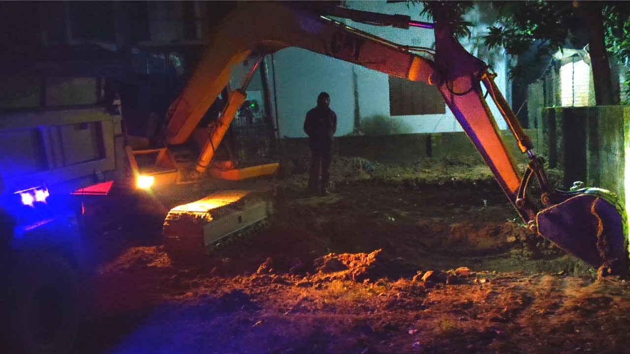 Caterpillar Excavator Night Work - YouTube