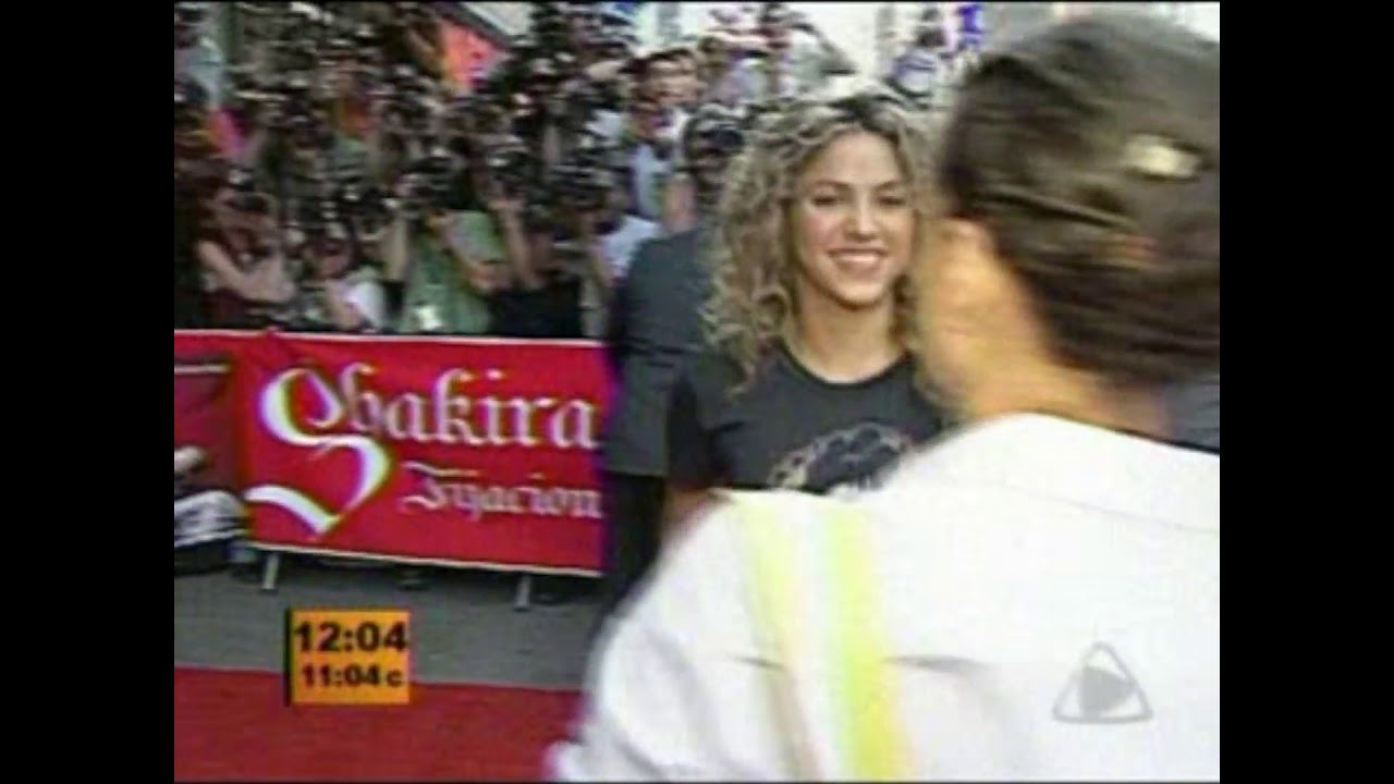 Firma de autógrafos de Shakira en Nueva York (2005) - YouTube