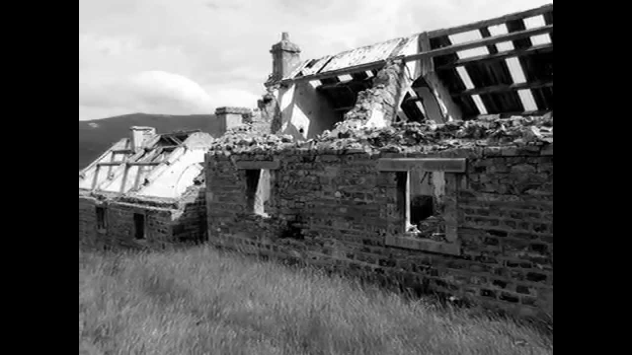 champ de ruine et chant d'espoir - YouTube