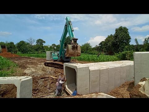 Installation of Box Culverts Using Beko Excavator Kobelco - YouTube
