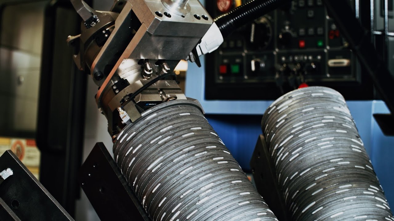 Robot tending CNC machining operation - YouTube