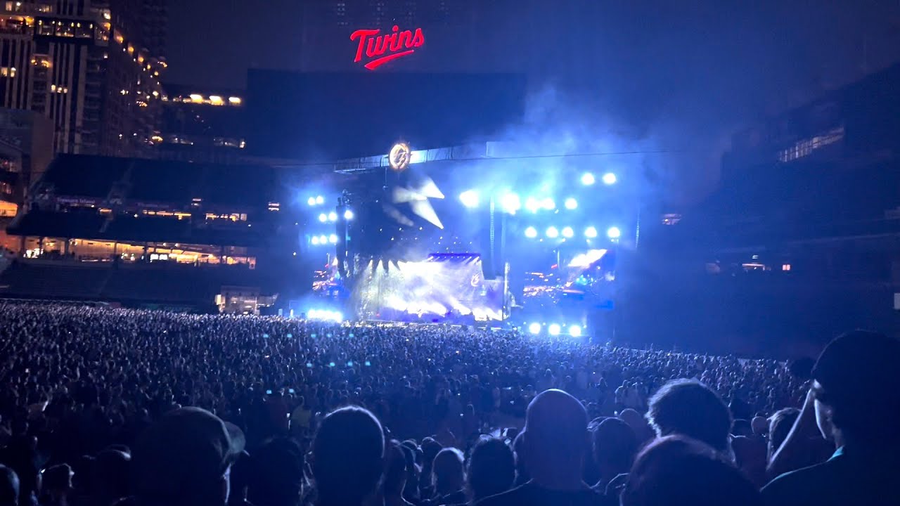 Foo Fighters- THE SKY IS A NEIGHBORHOOD Minneapolis, MN 2024 Target ...